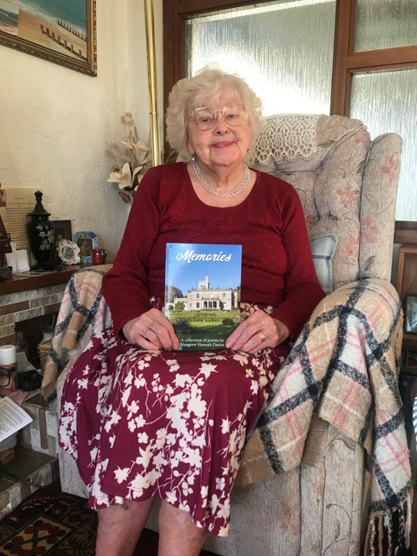 Poet raises funds for Llanelli Chemotherapy Day Unit - Hywel Dda Health charities