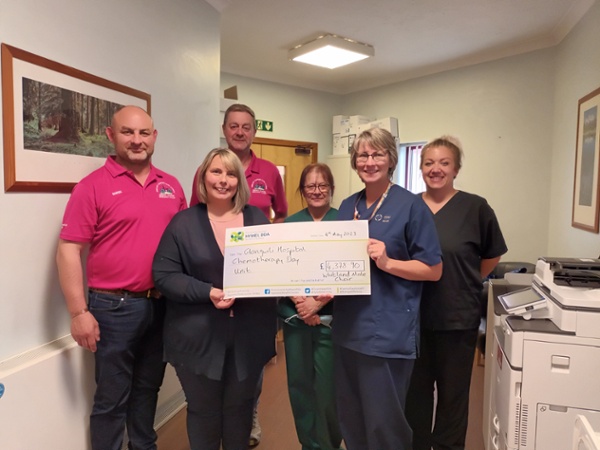 Male voice choir helps raise over £4,000 for chemotherapy day unit ...